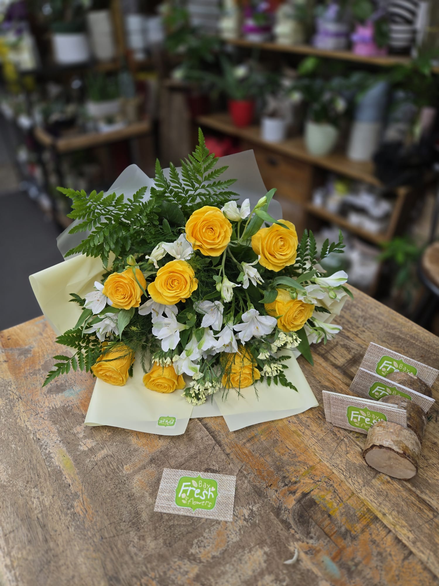 Solar Flowerbed - Flower bouquet with yellow roses.
