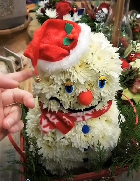 Snowman from flowers. Buy in Vancouver. Fresh flowers delivery from ...